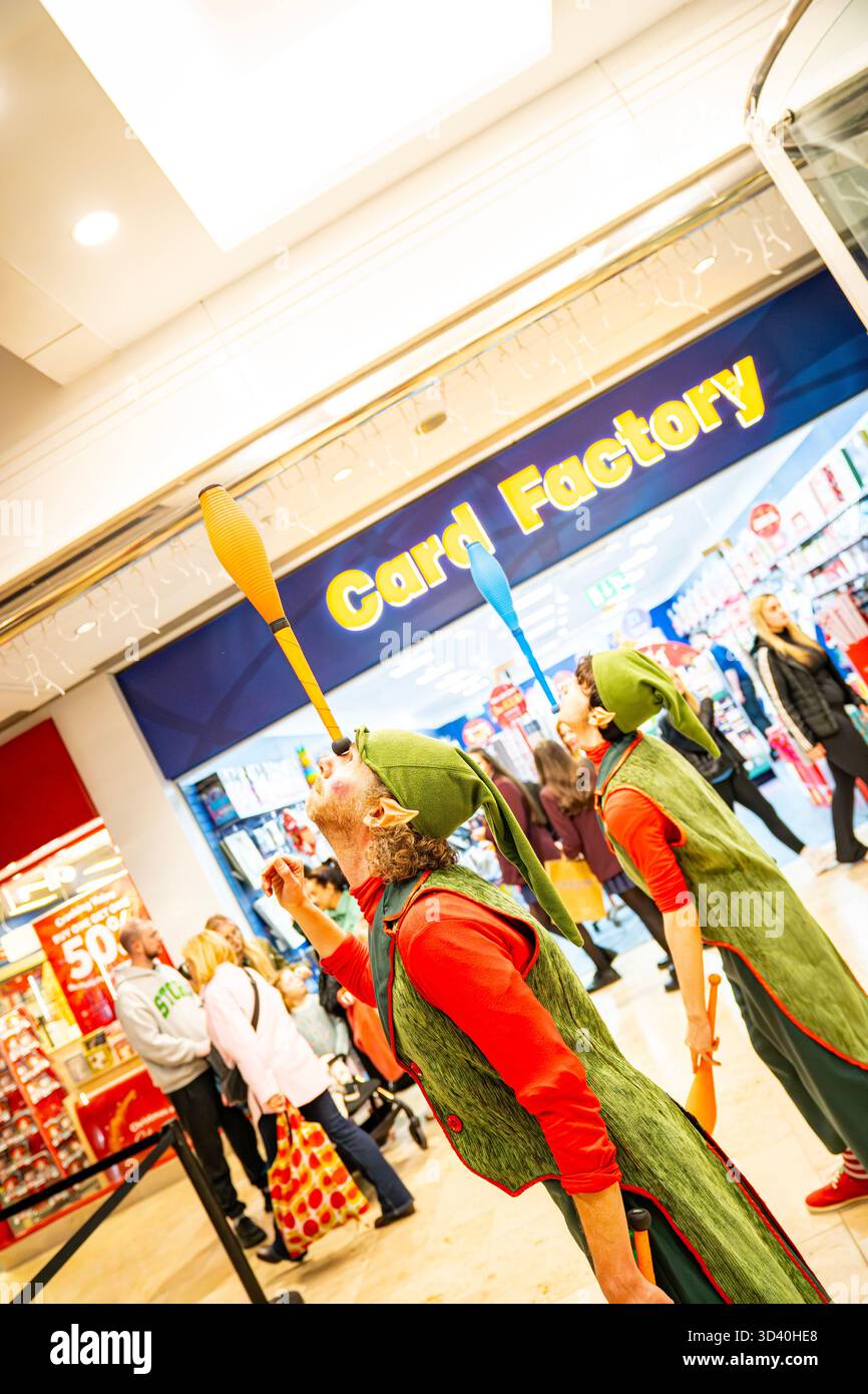 Derry, Northern Ireland. 7 November 2025. Performers entertain shoppers ...