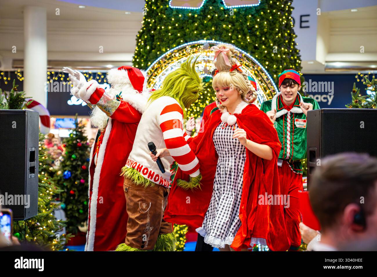 Derry, Northern Ireland. 7 November 2025. Santa and the Grinch share ...