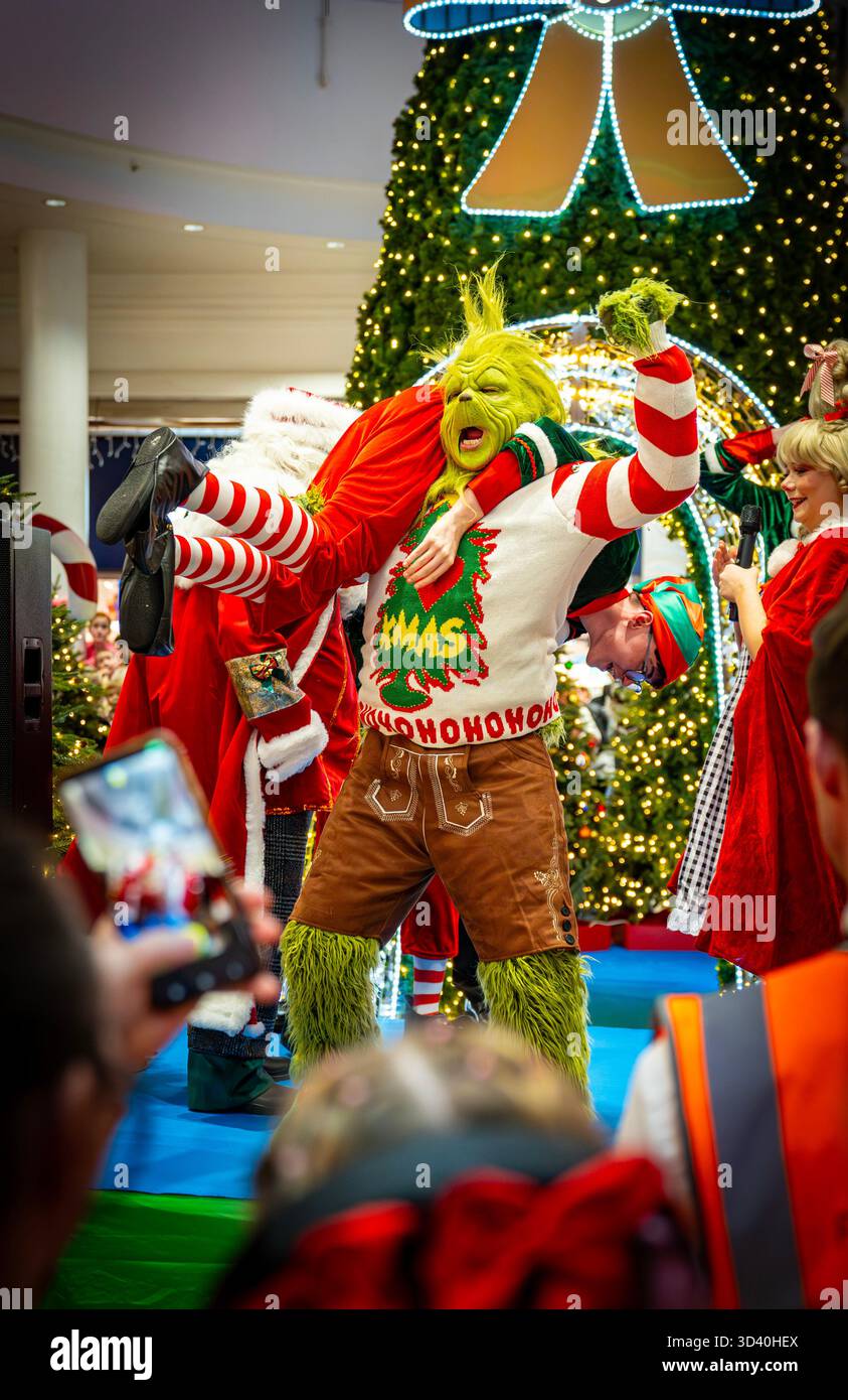 Santa grinch hi-res stock photography and images - Alamy