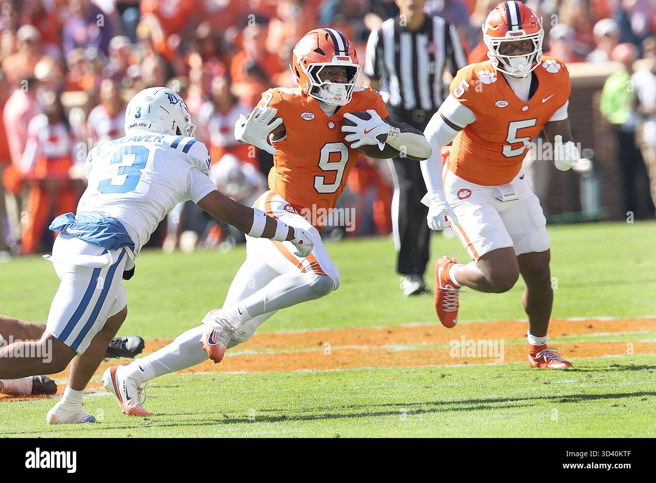 CLEMSON, SC - NOVEMBER 01: Clemson Tigers running back Gideon Davidson ...