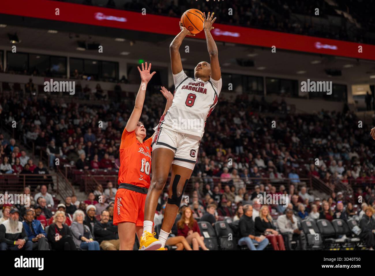 South Carolina forward Joyce Edwards (8) goes up to shoot over Bowling ...