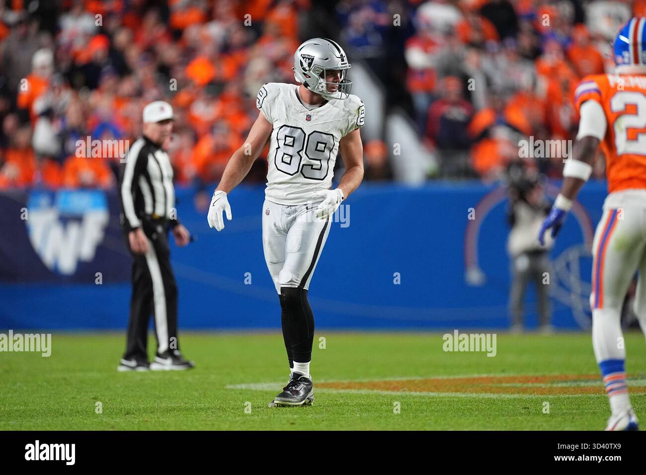 Las Vegas Raiders tight end Brock Bowers (89) in the second half of an ...