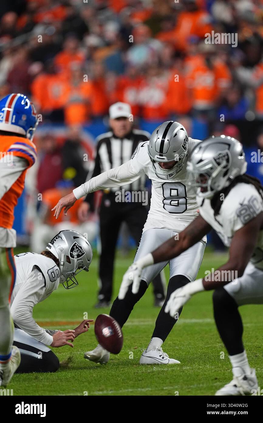 Las Vegas Raiders kicker Daniel Carlson (8) kicks a field goal that ...