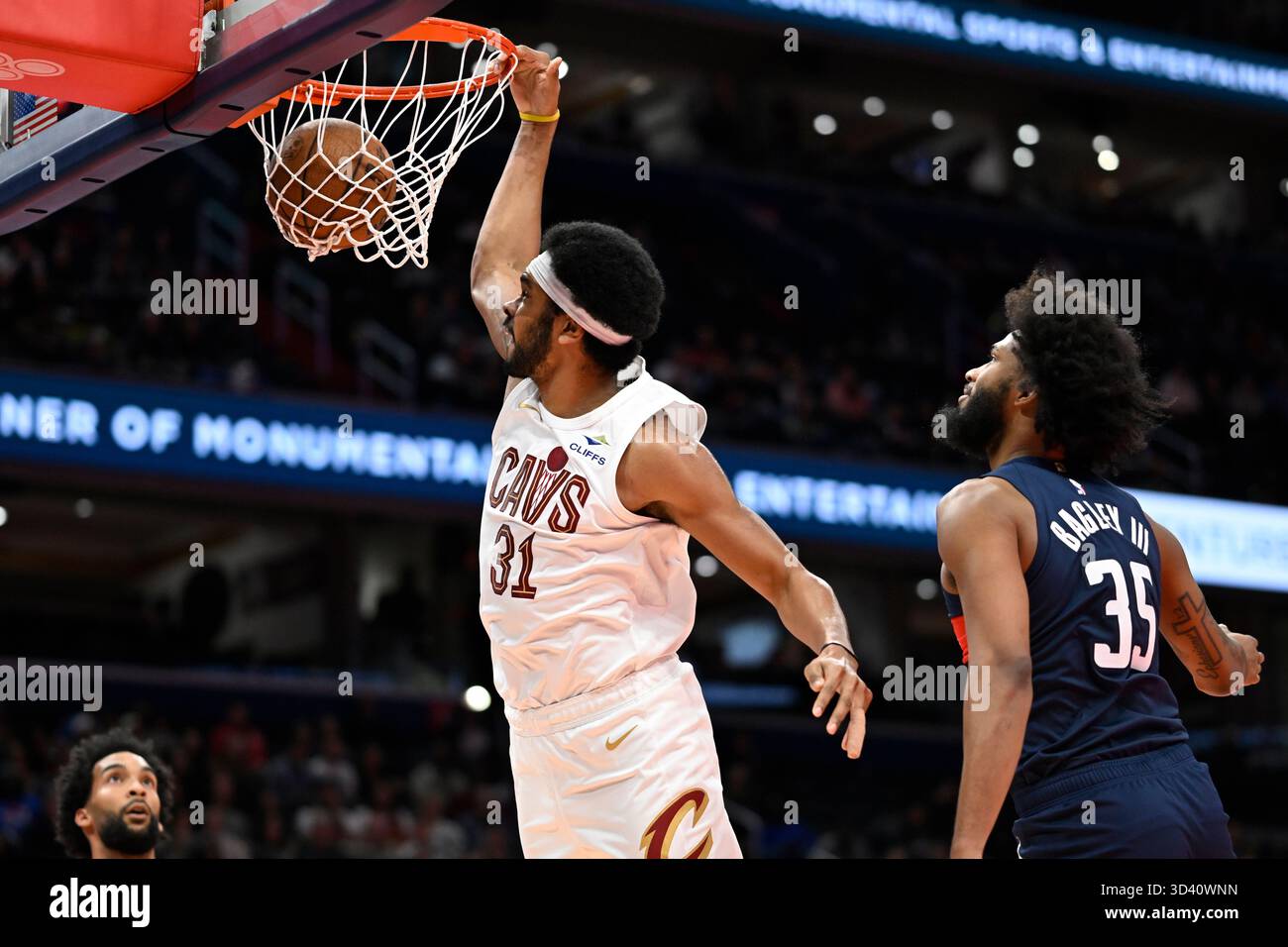 Cleveland Cavaliers center Jarrett Allen (31) dunks against Washington ...