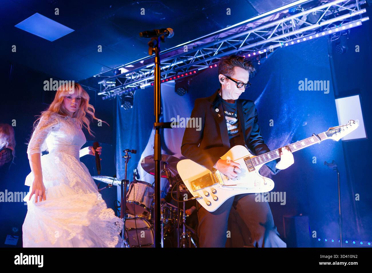 Lead singer, Paige Turner and Guitarist, Lee Newall of Anglo-American ...