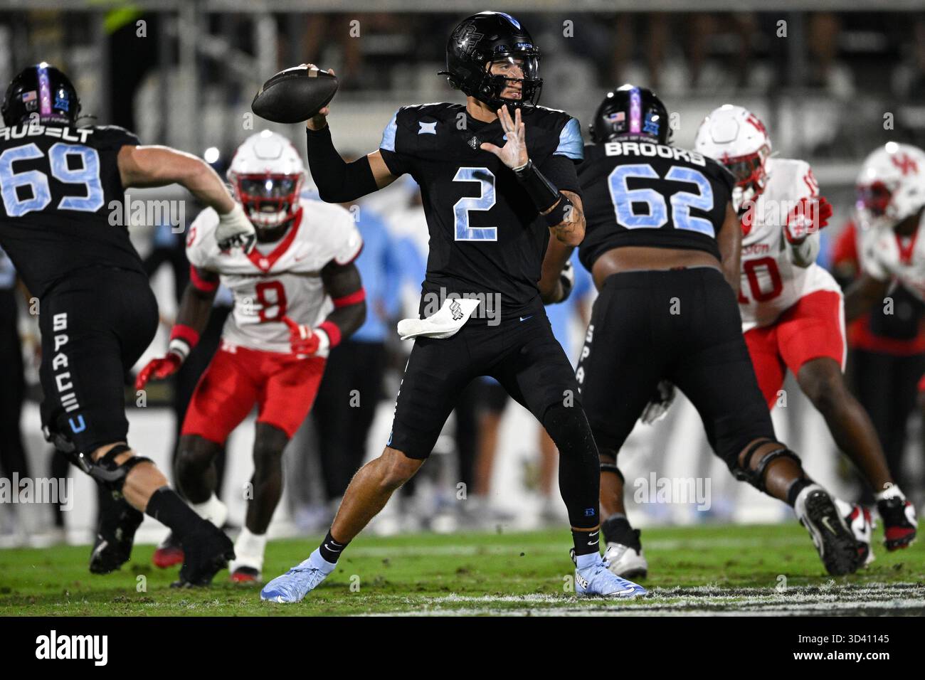 Central Florida quarterback Tayven Jackson (2) looks to throw a pass ...