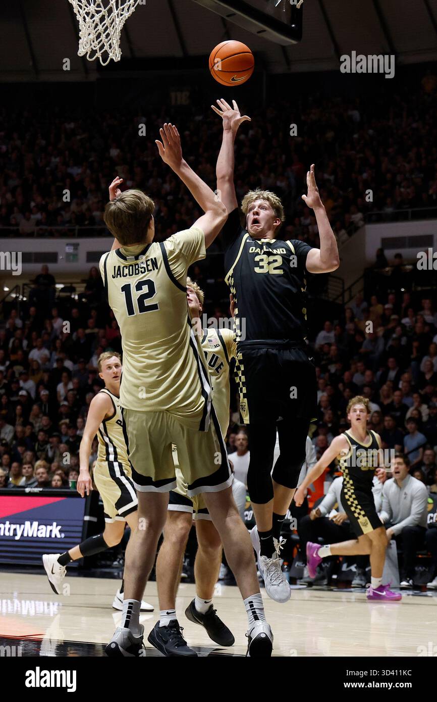WEST LAFAYETTE, IN - NOVEMBER 07: Oakland Golden Grizzlies forward ...