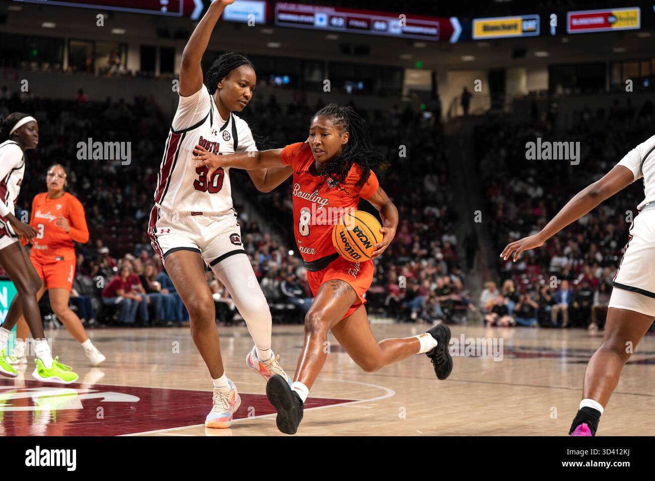 Bowling Green forward Joniyah Bland-Fitzpatrick (8) drives the ball ...