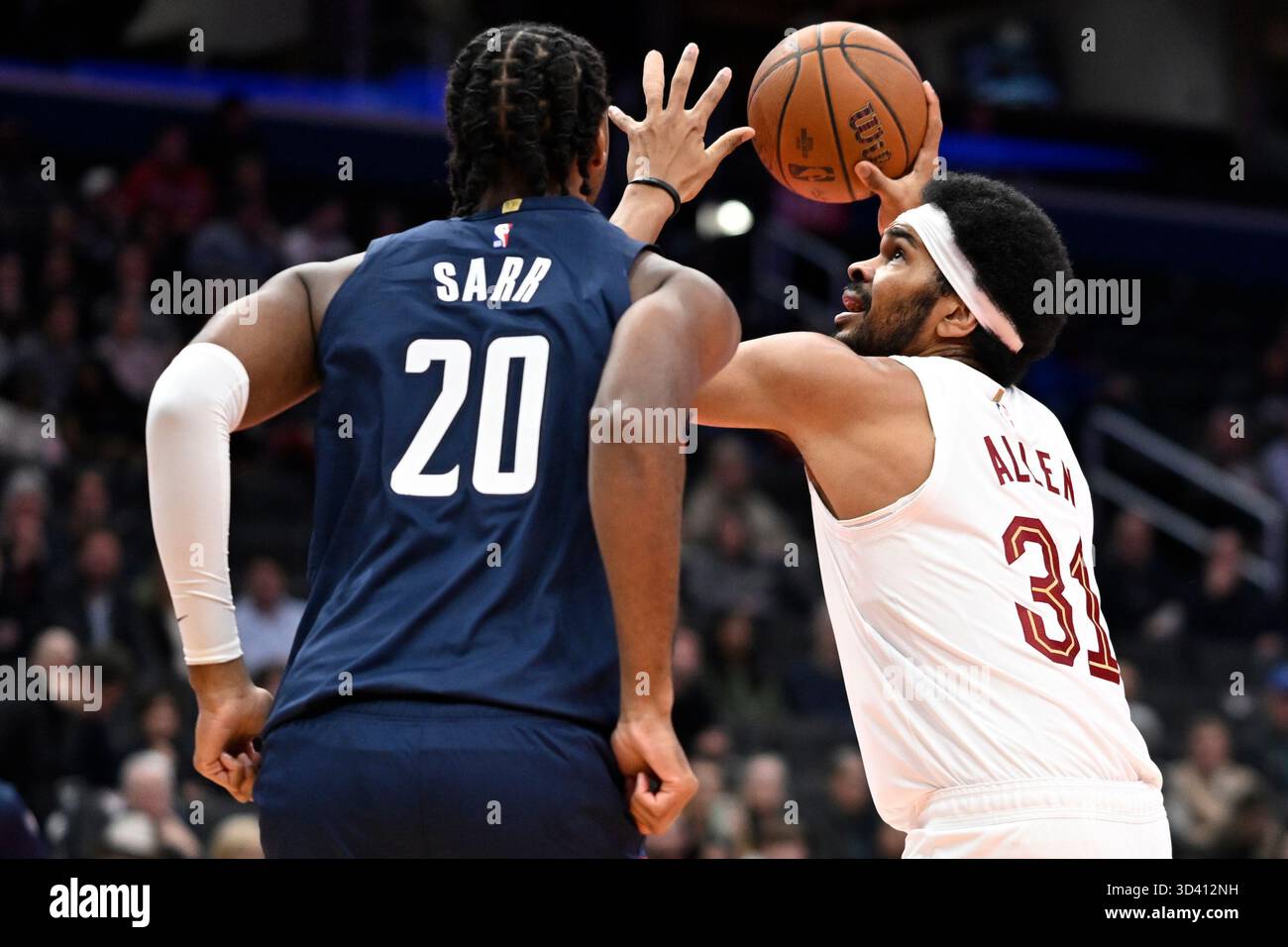 Cleveland Cavaliers center Jarrett Allen (31) prepares to score over ...