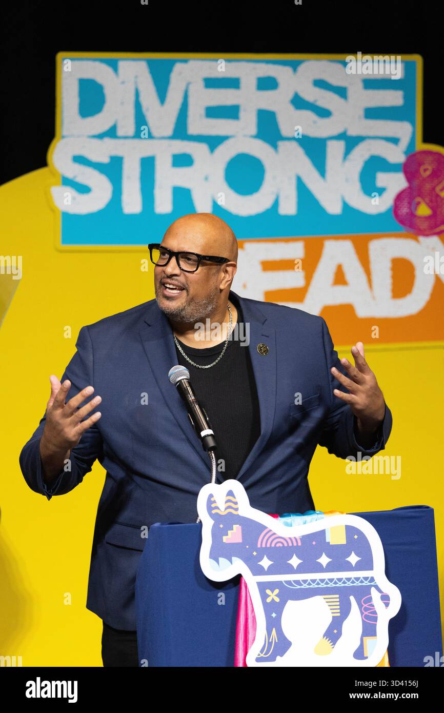 Capitol Police Officer Harry Dunn speaks during the Ben Nelson Gala ...