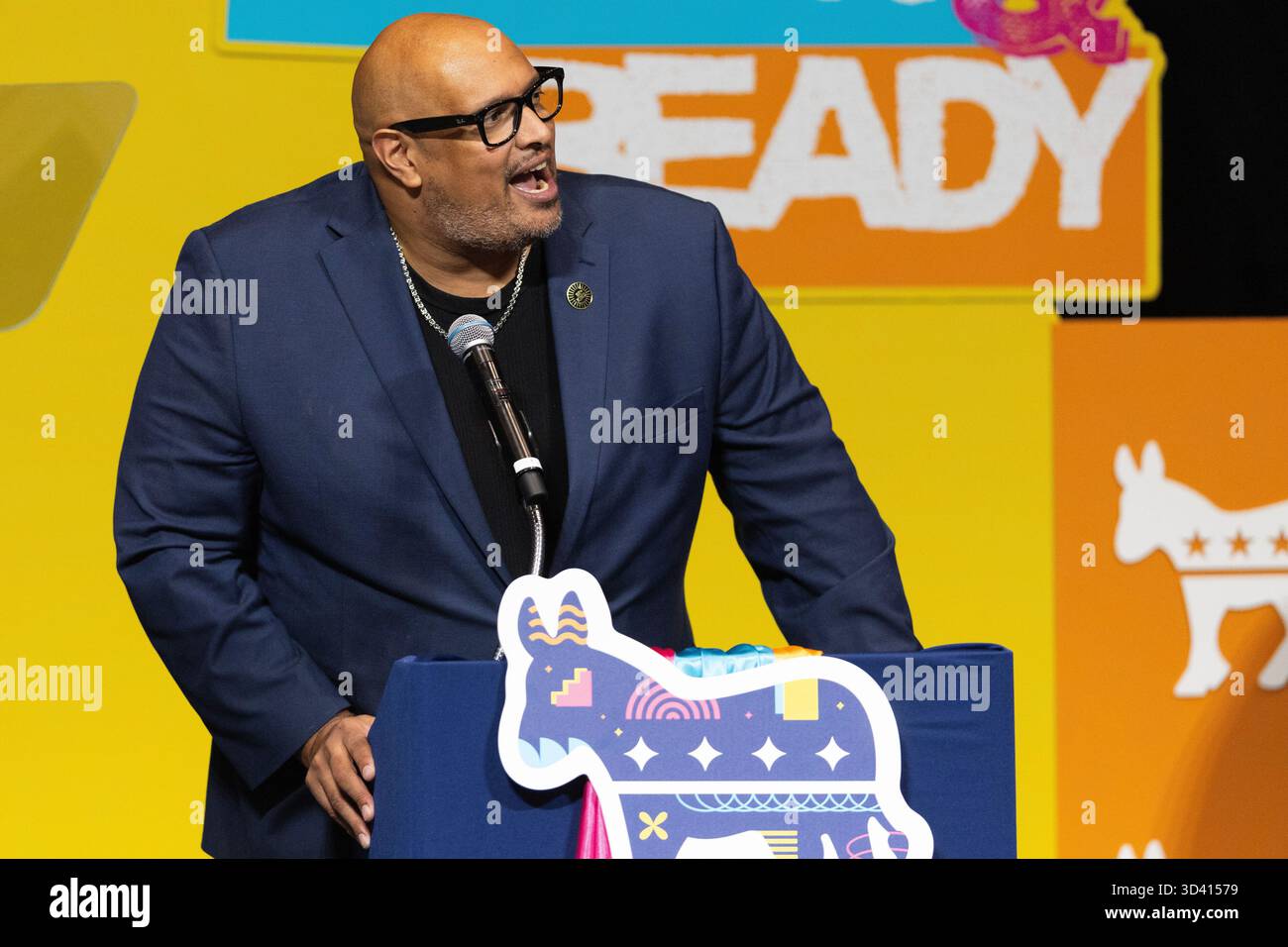 Capitol Police Officer Harry Dunn speaks during the Ben Nelson Gala ...