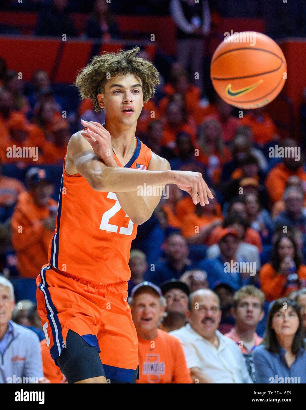 Illinois' Keaton Wagler passes during a NCAA college basketball game ...