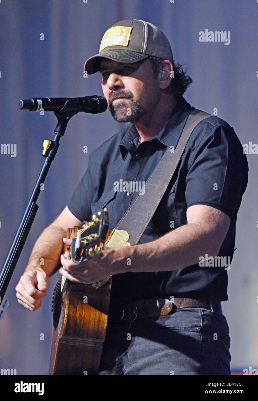 Ga. 07th Nov, 2025. Rodney Atkins on stage for Rodney Atkins in Concert ...