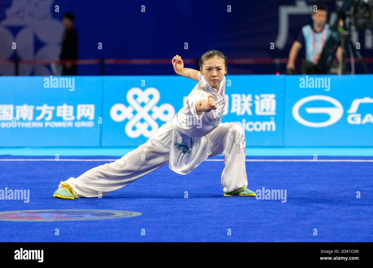 (251108) -- GUANGZHOU, Nov. 8, 2025 (Xinhua) -- Yang Kaige of Henan ...
