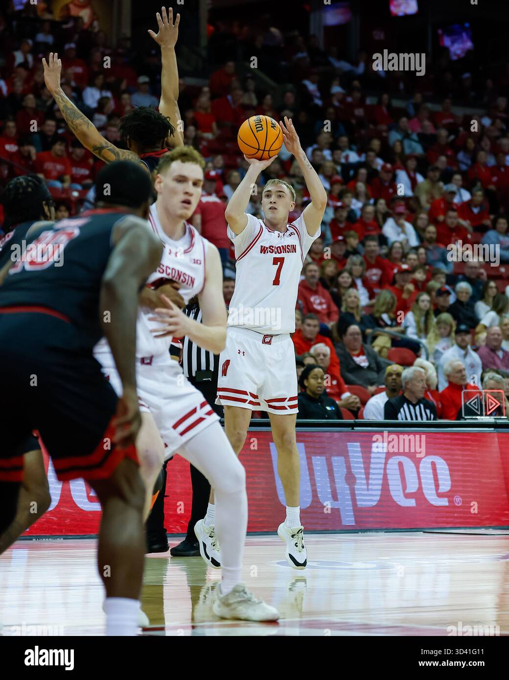 November 7, 2025: Wisconsin Badgers guard Andrew Rohde (7) makes a 3 ...