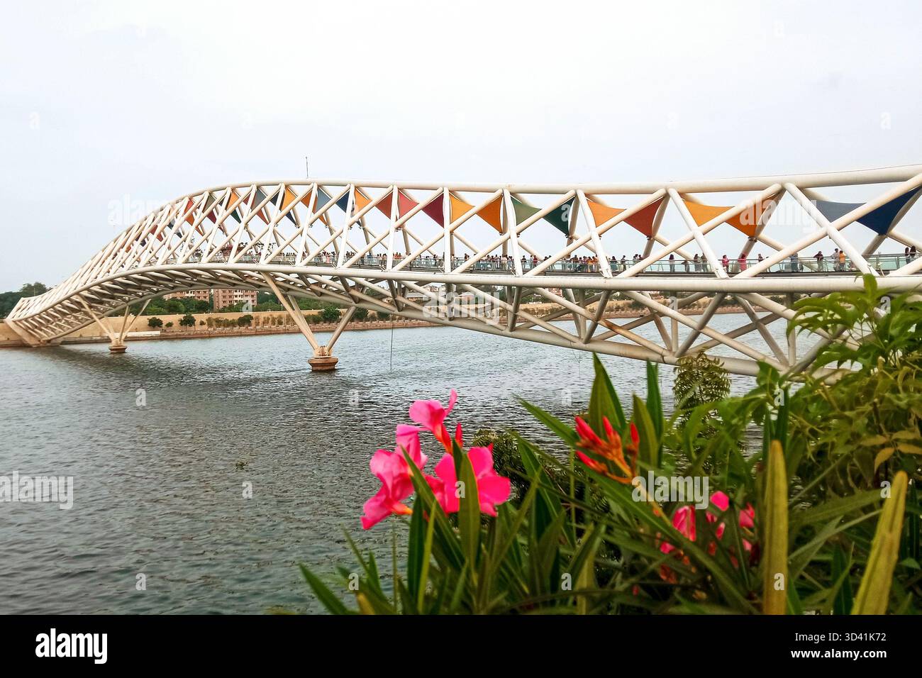 Atal Bridge Ahmedabad – Colorful Pedestrian Bridge over the Sabarmati ...