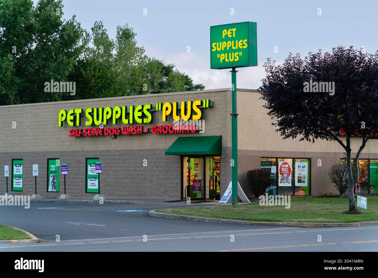 Neighbor rewards program hi-res stock photography and images - Alamy