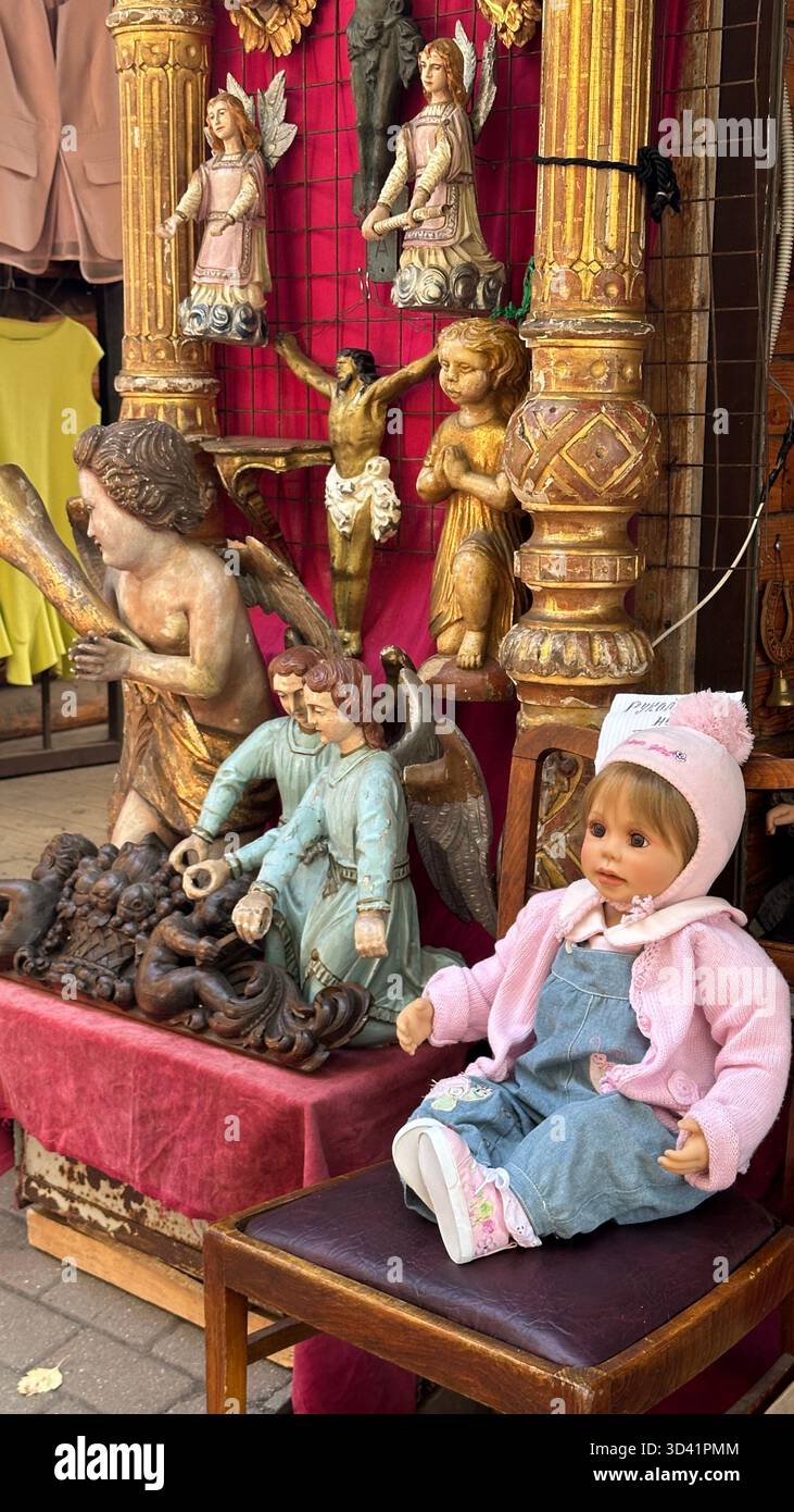 Vintage Treasures at Flea Market Stock Photo - Alamy