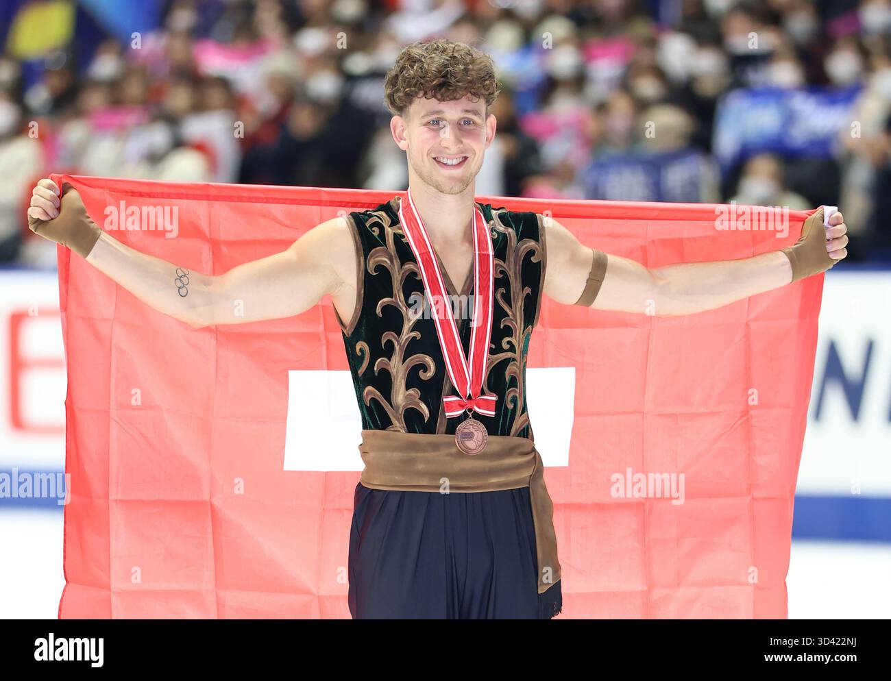 Lukas BRITSCHGI of Switzerland, bronze, poses for commemorative photos ...