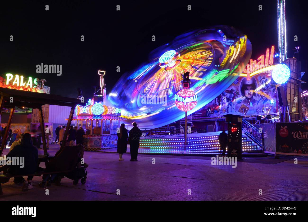 07.11.2025, Berlin - Deutschland. Lichtenberger Winterzeit an der ...
