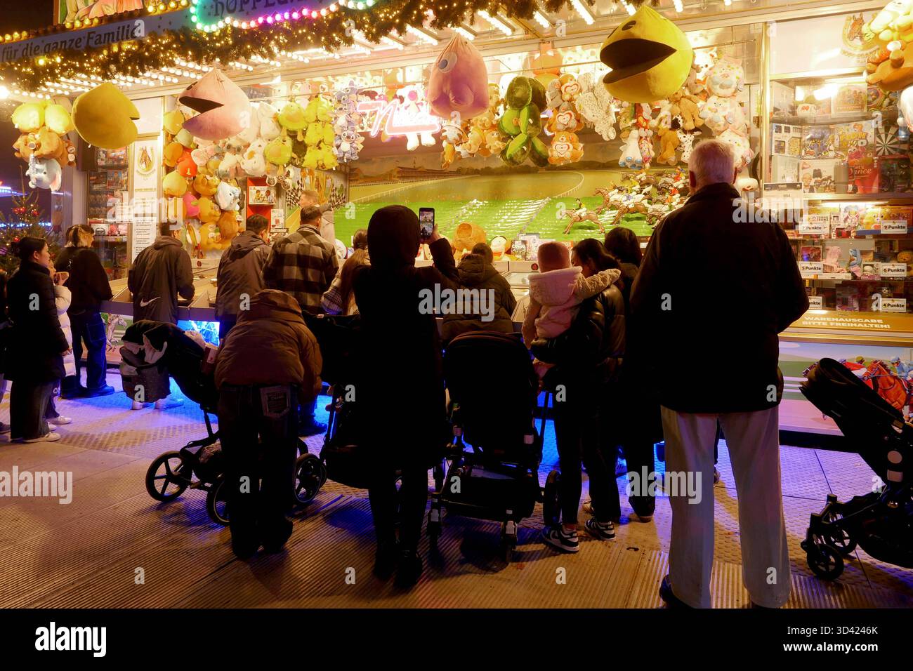 07.11.2025, Berlin - Deutschland. Lichtenberger Winterzeit an der ...