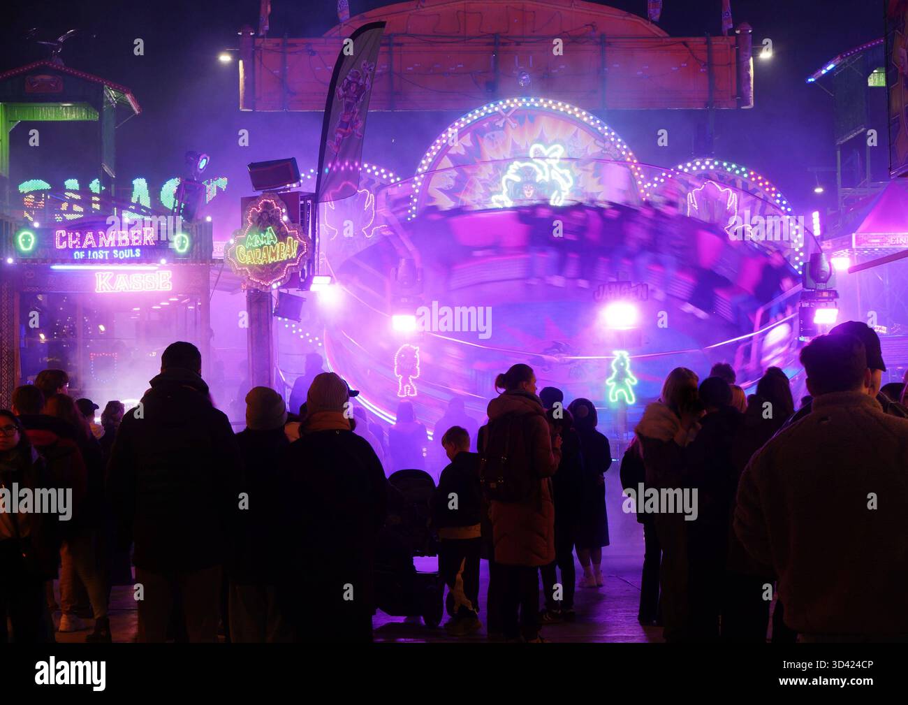 07.11.2025, Berlin - Deutschland. Lichtenberger Winterzeit an der ...