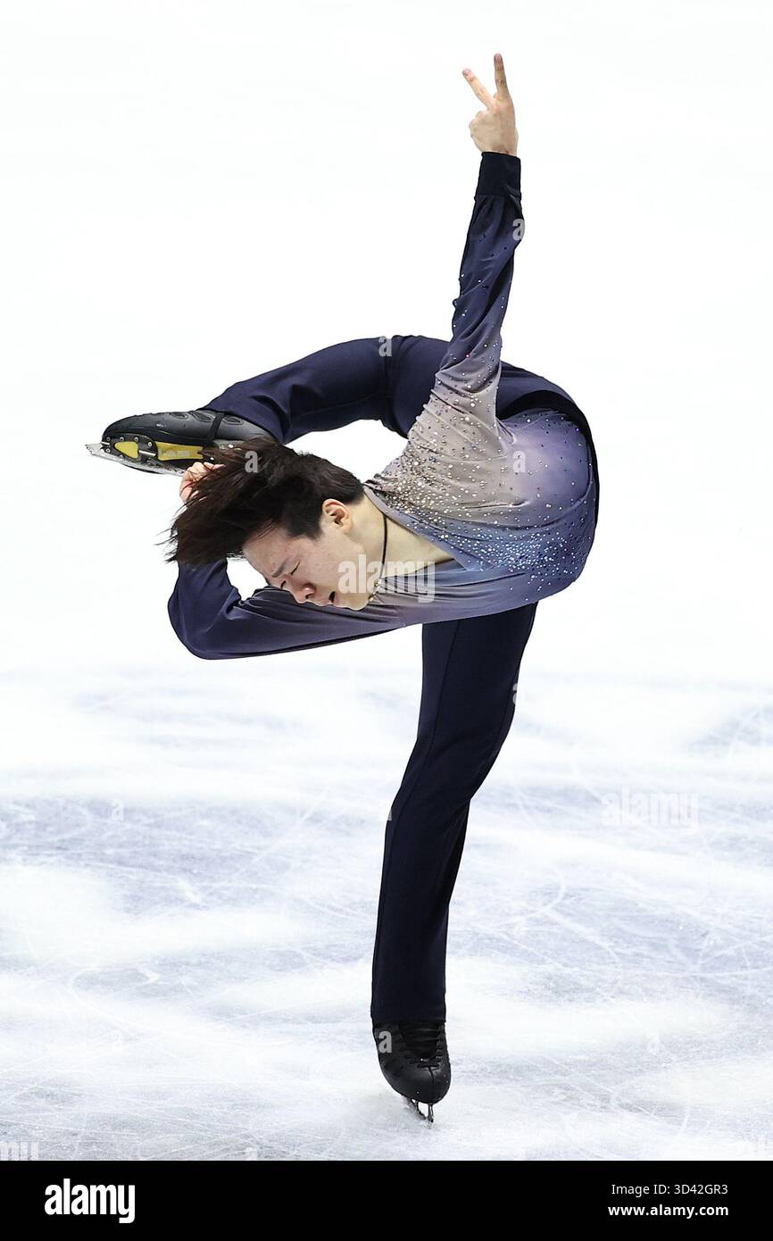 (251108) -- OSAKA, Nov. 8, 2025 (Xinhua) -- Kagiyama Yuma of Japan ...