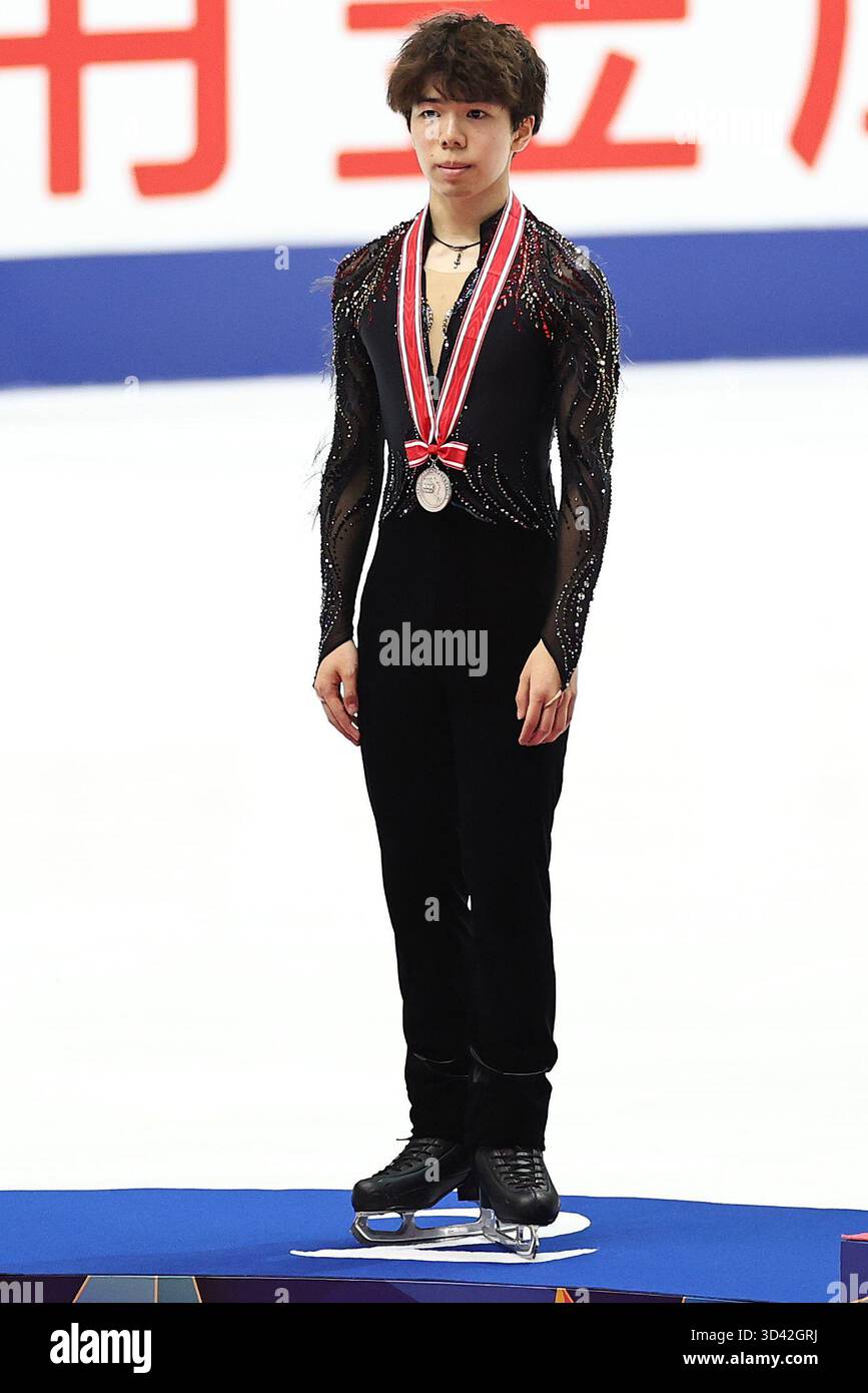 (251108) -- OSAKA, Nov. 8, 2025 (Xinhua) -- Silver medalist Sato Shun ...