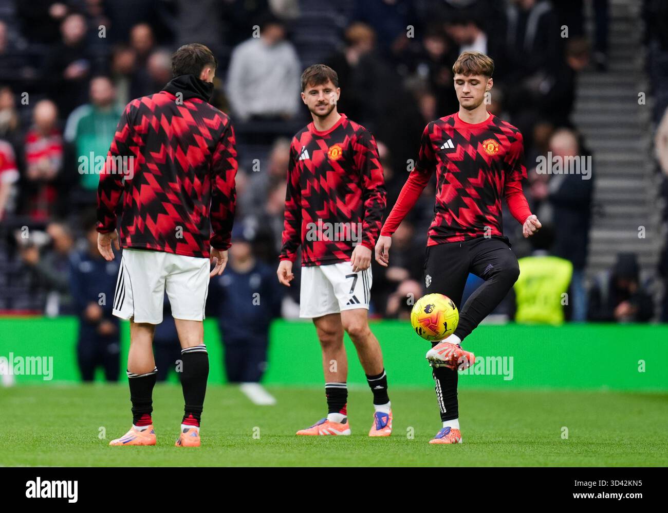 Manchester United's Jack Fletcher (right) with Mason Mount ahead of the ...