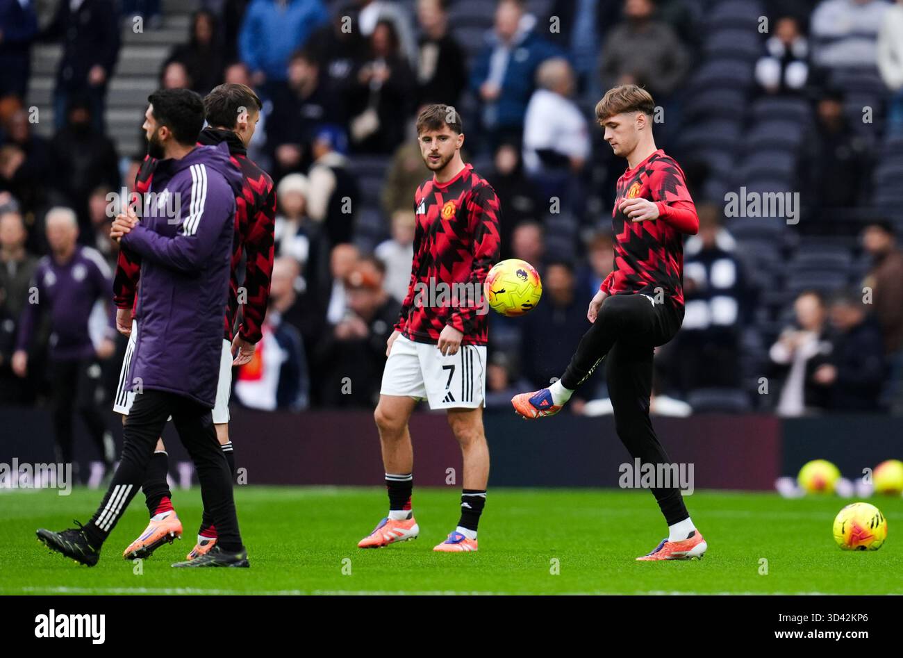 Manchester United's Jack Fletcher (right) with Mason Mount ahead of the ...
