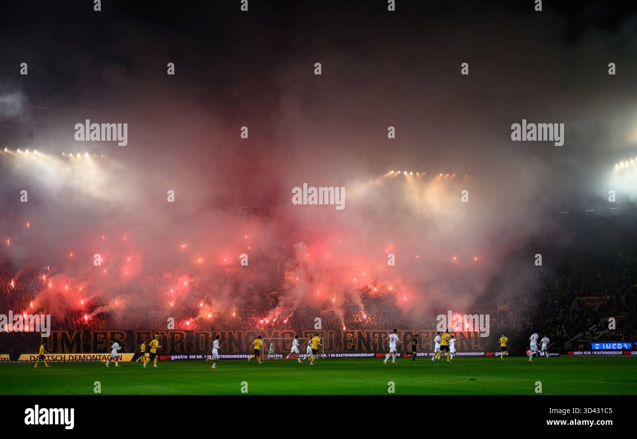07 November 2025, Saxony, Dresden: Soccer: 2nd Bundesliga, SG Dynamo ...