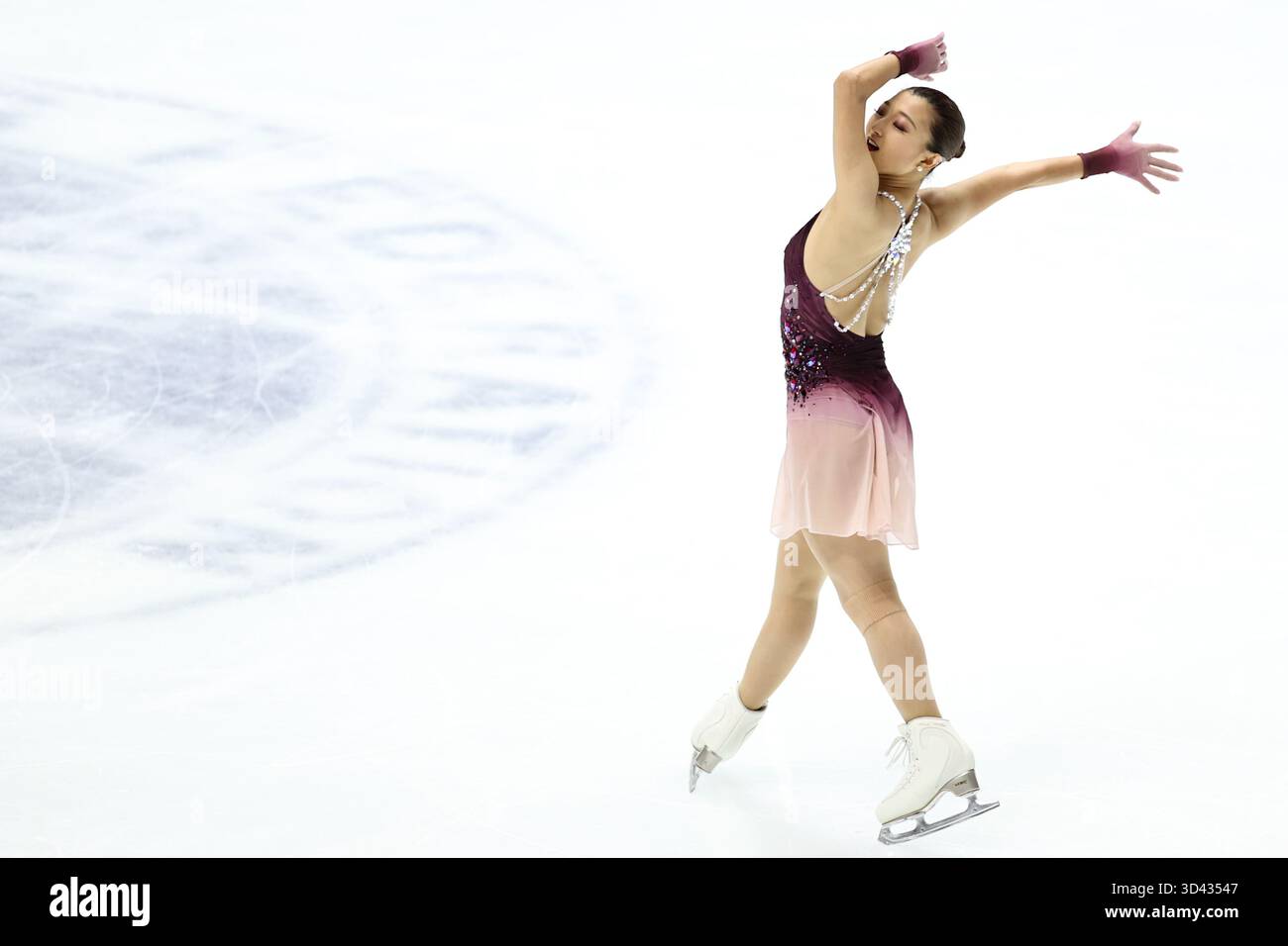 (251108) -- OSAKA, Nov. 8, 2025 (Xinhua) -- Sakamoto Kaori of Japan ...