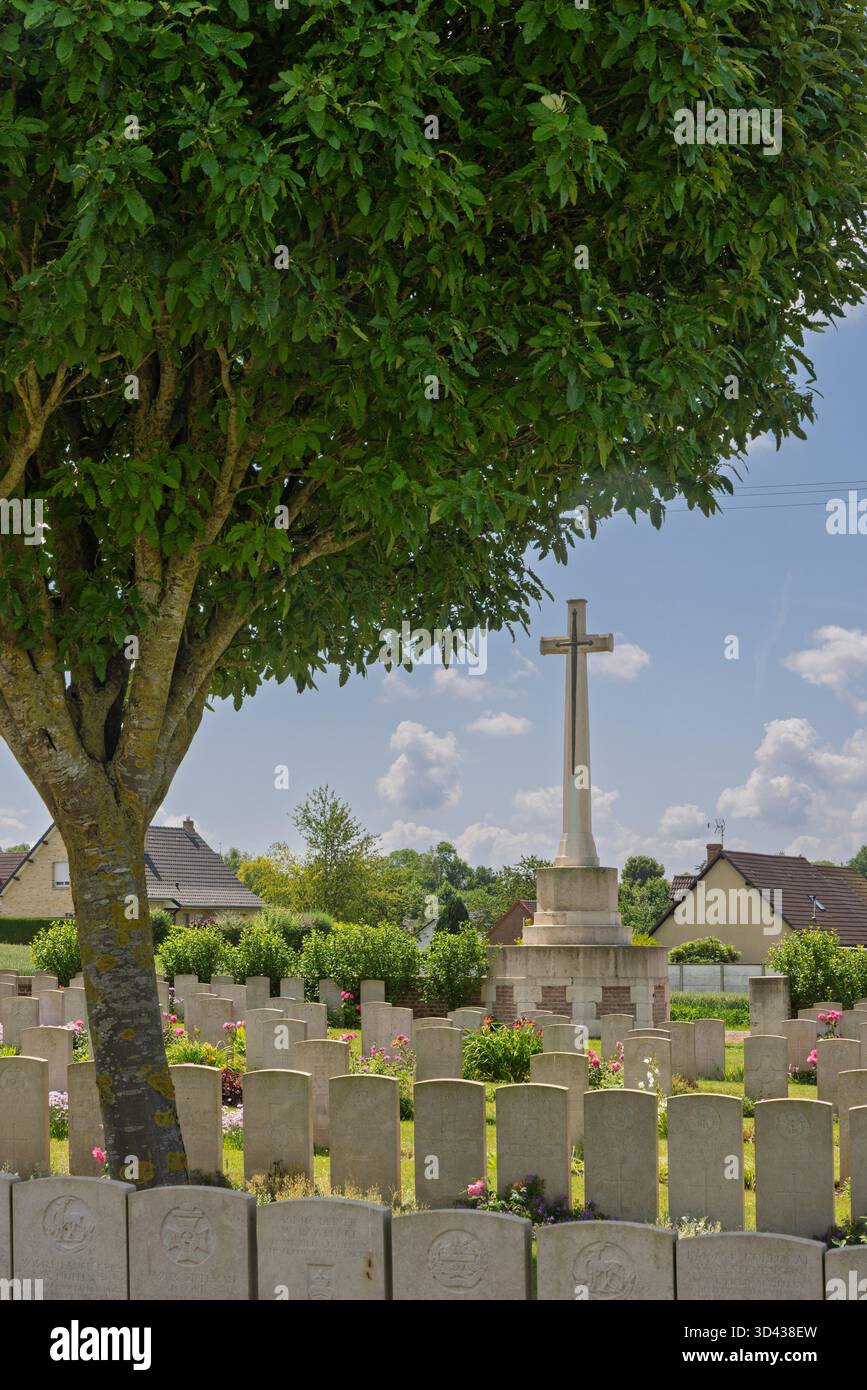 Scenery cemetery soldiers who hi-res stock photography and images - Alamy