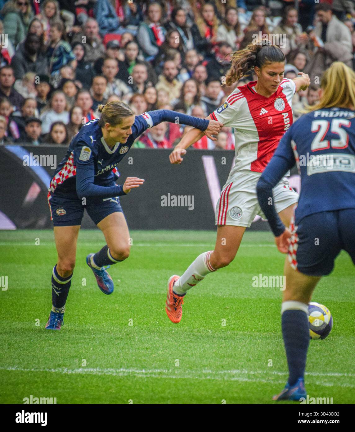 Danique Noordman (16 Ajax) during the game between Ajax and PSV women ...