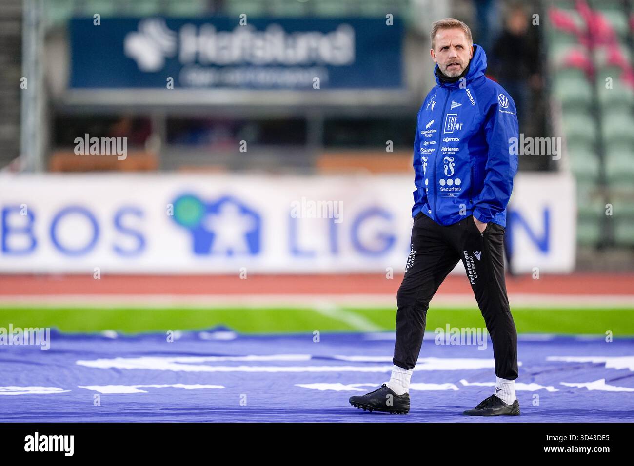 Oslo 20251108. Start's assistant coach Johannes "Joey" Hardarson before ...