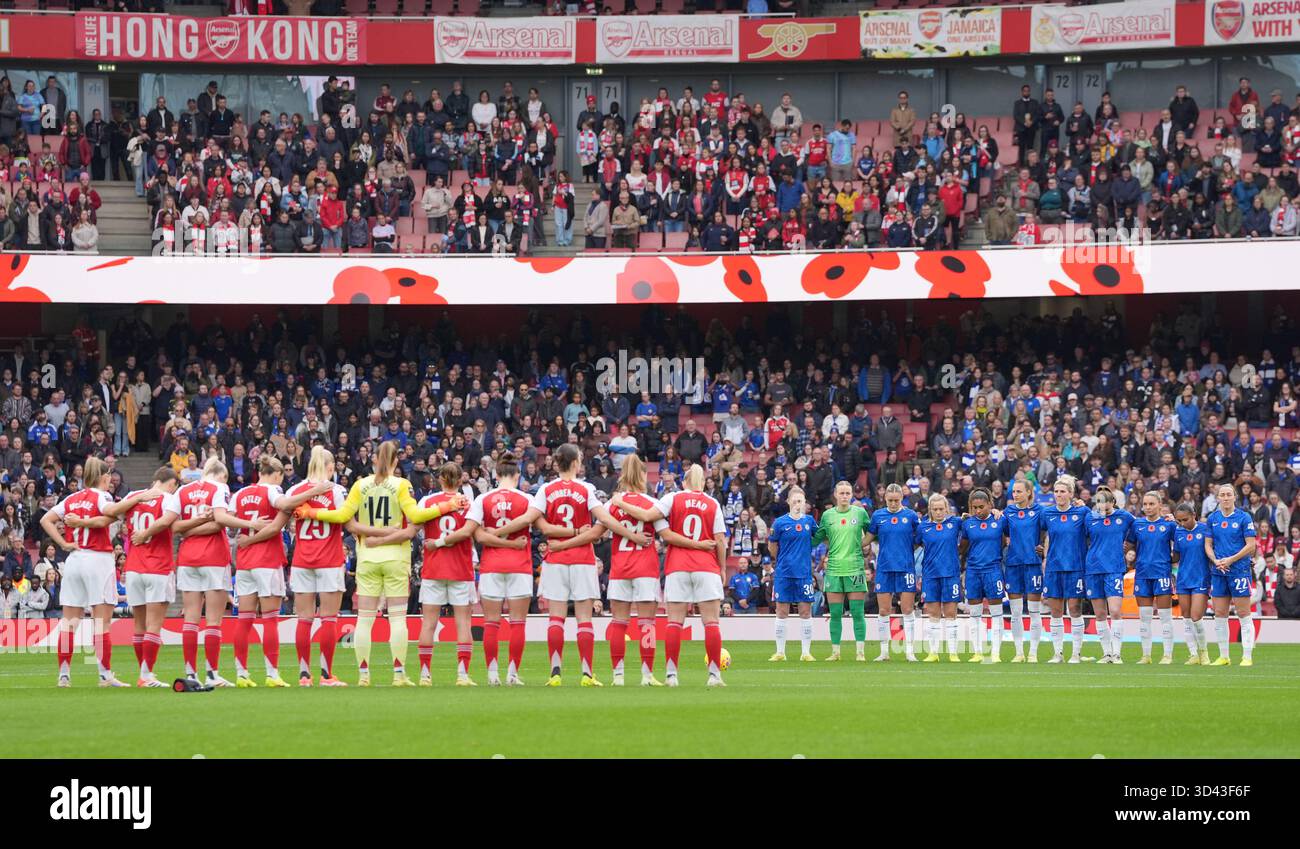 Arsenal and Chelsea players observe a minute's silence for Remembrance ...