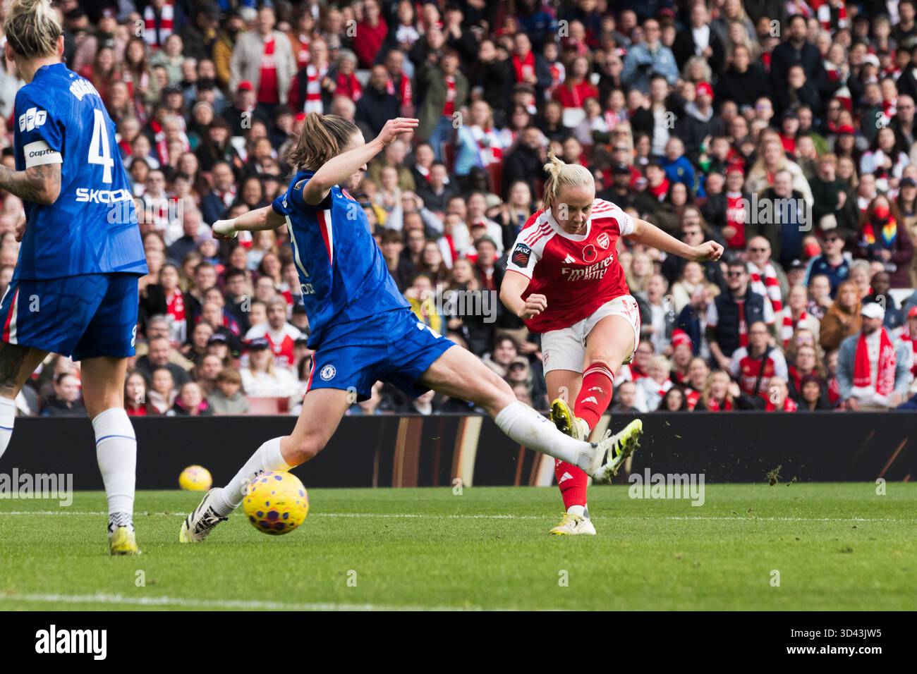 London, UK. 8th Nov 2025. Beth Mead of Arsenal Women takes a shot on ...