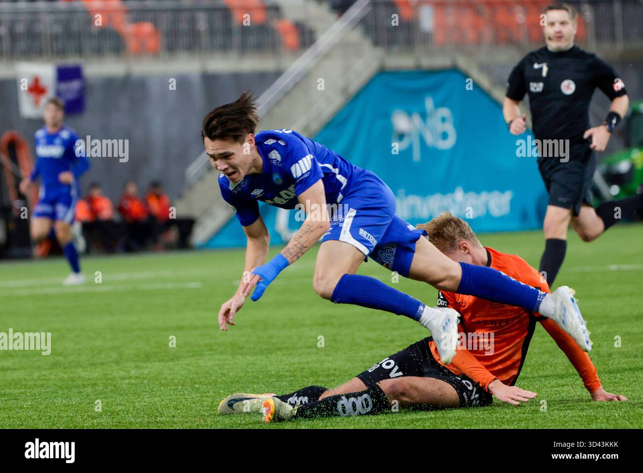 Bergen 20251108. Noa Williams falls during the 1st division football ...