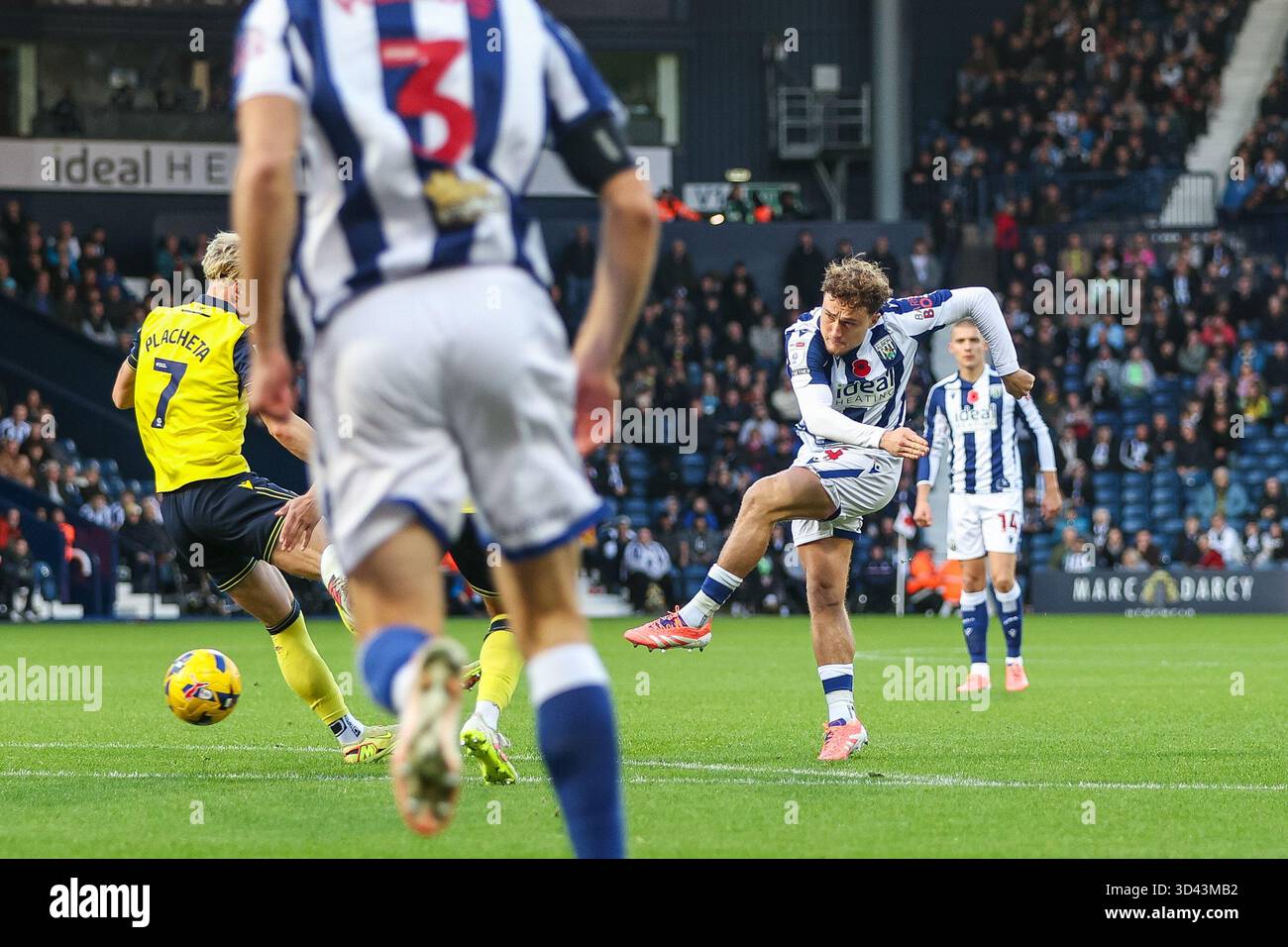 4, Callum Styles of West Bromwich Albion attempts a shot during the Sky ...