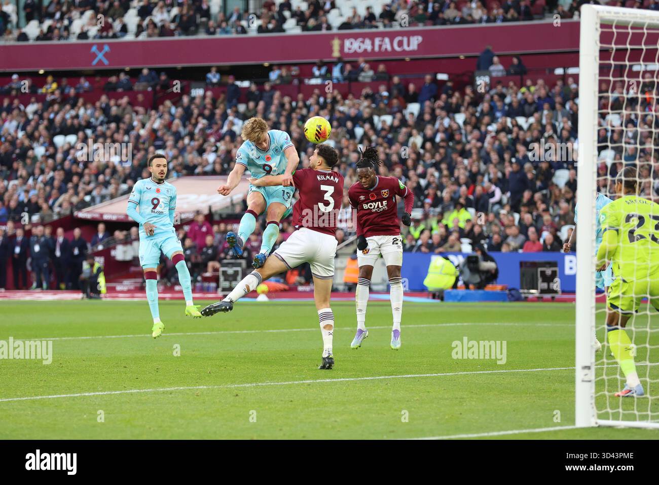 Burnley’s Zian Flemming (second from left) scores their side's first ...