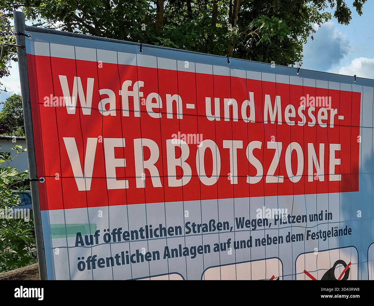 Hinweisschild zur Waffenverbotszone, Deutschland, Baden-Württemberg, Vaihingen an der Enz, BLF ...