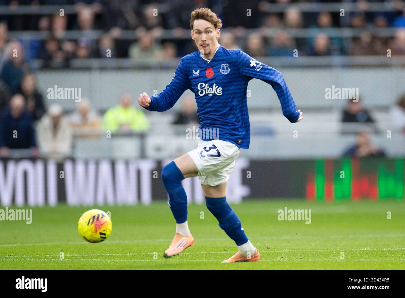 James Garner during the Premier League match between Everton and Fulham ...