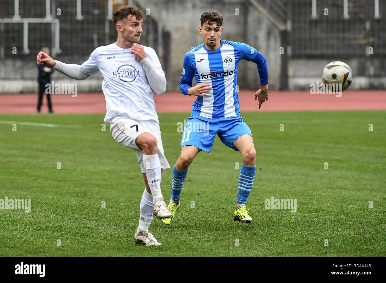 Maximilian Heiss (TSV Schwaben FC Augsburg, 7) against Marco Gölz (FV ...
