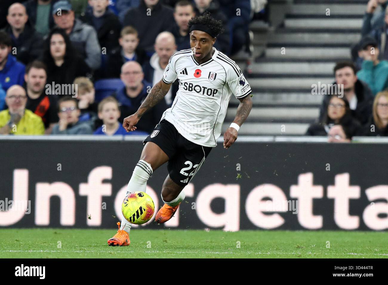 Kevin of Fulham with ball at his feet during the Premier League match ...
