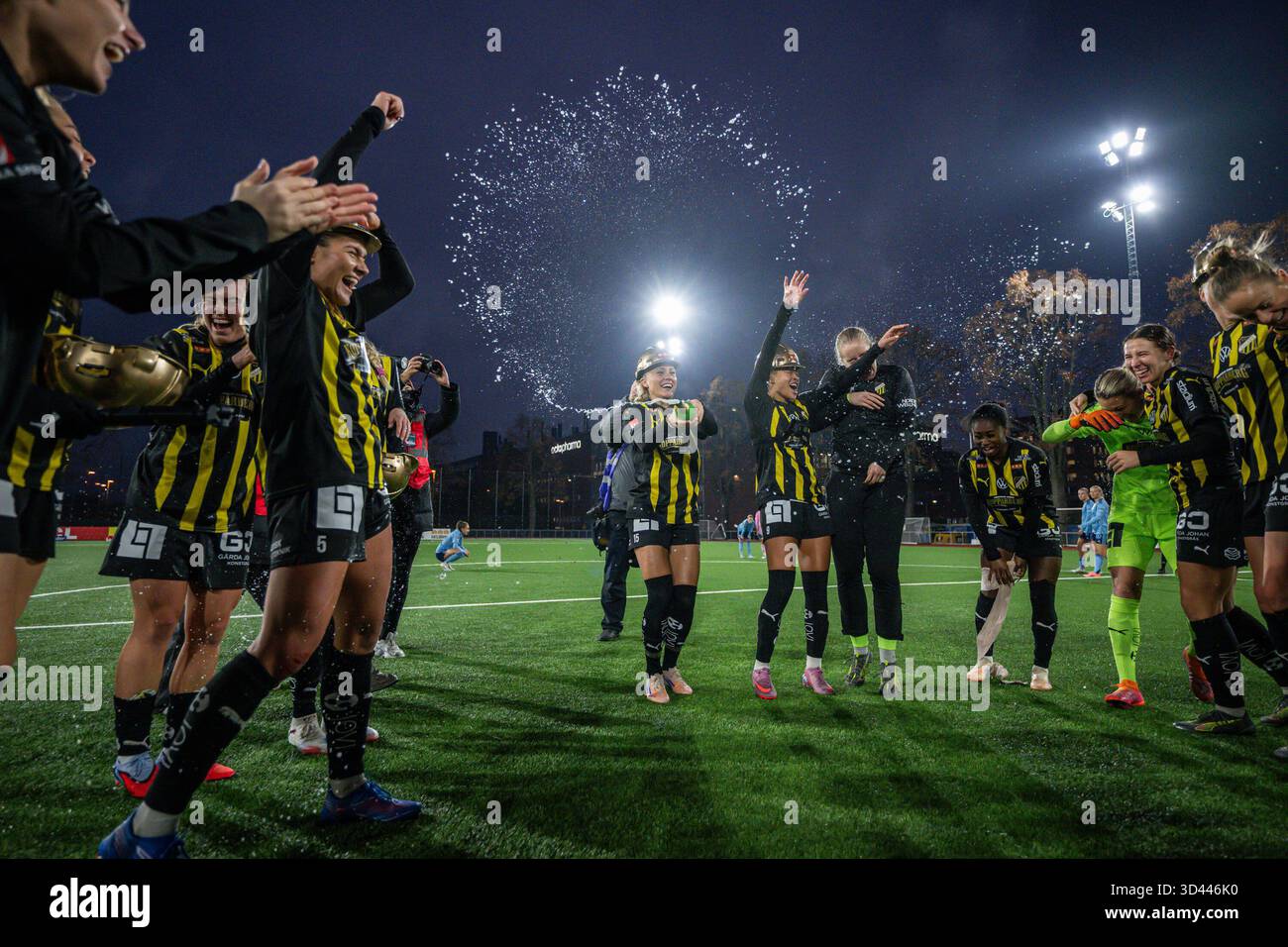 251108 Häckens Mary Caroline Wickenheiser, Alva Selerud, Felicia ...