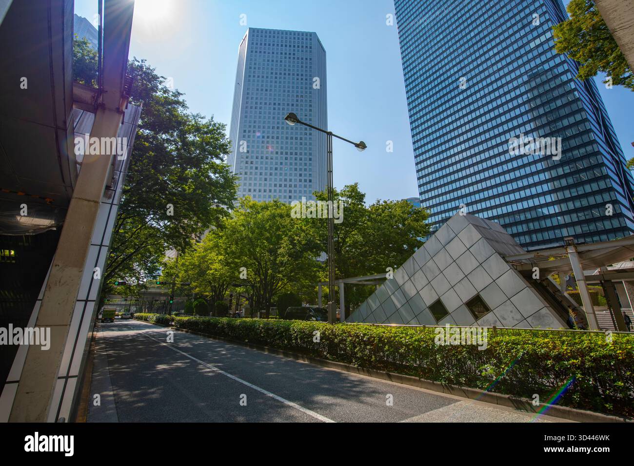 Shinjuku Mitsui Building and Sumitomo Building in West Shinjuku (Nishi ...