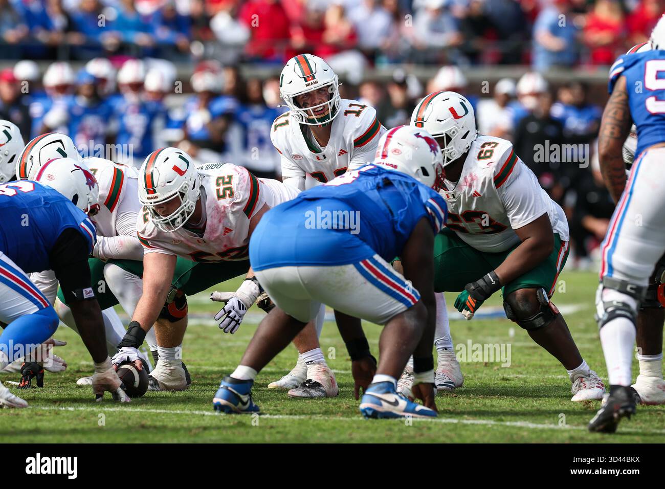 DALLAS, TX - NOVEMBER 01: Miami Hurricanes quarterback Carson Beck (#11 ...
