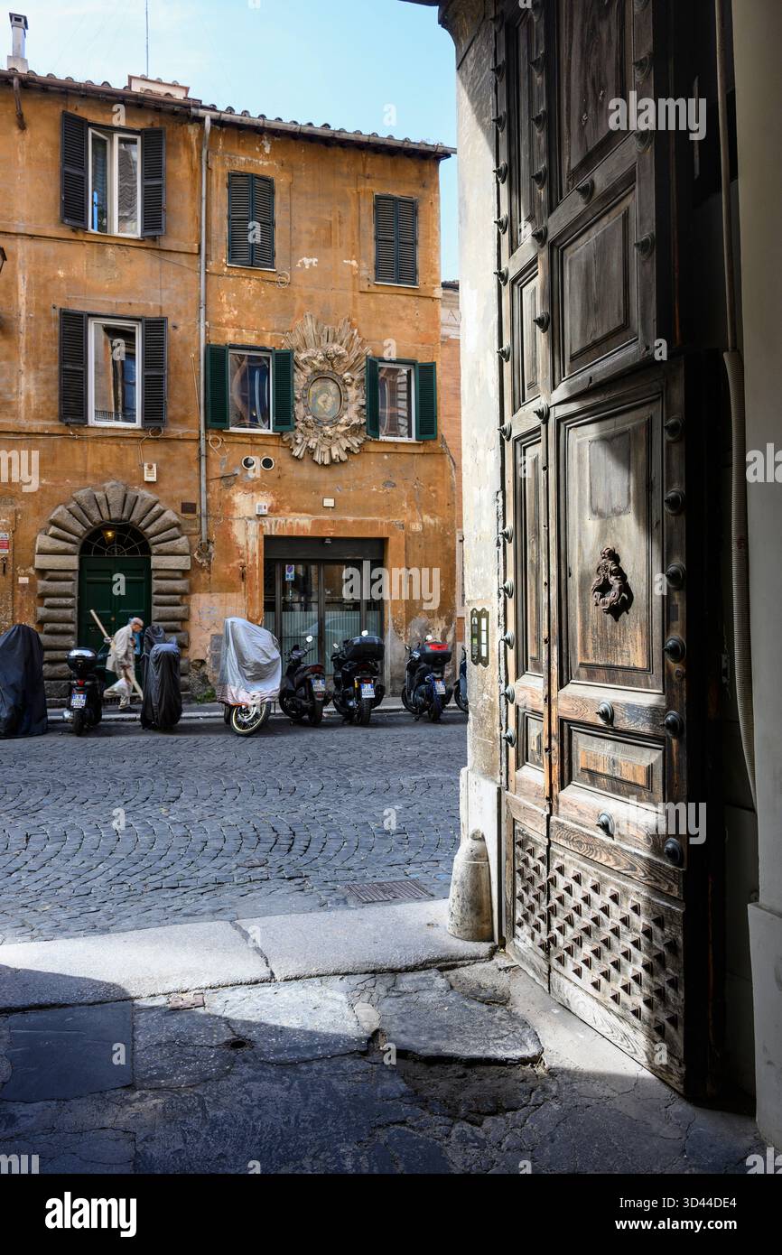 Via di hi-res stock photography and images - Alamy