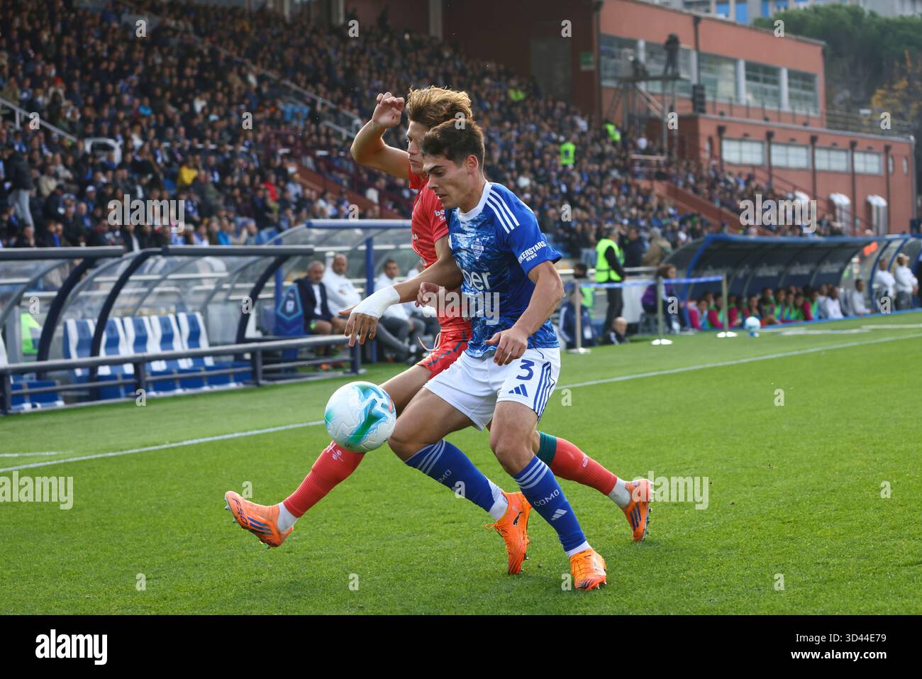 Como, Italy, November 08 2025. Alex Valle in action during Serie A ...