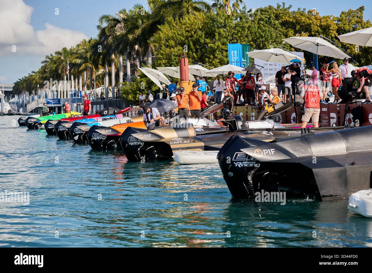Miami, FL, USA. November 8, 2025. Fans, Boats, Celebrities during E1 ...